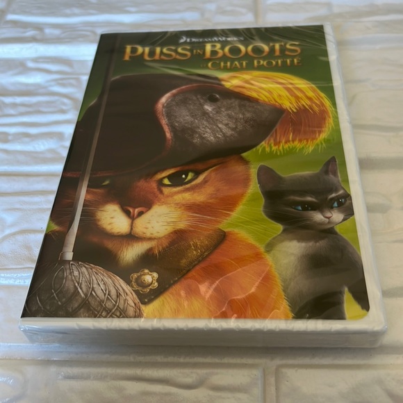 Media | New Dvd Puss In Boots Dvd Chat Pott With Avec Popcorn | Poshmark